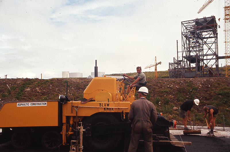 New Plymouth Power Station construction, laying asphalt - Puke Ariki
