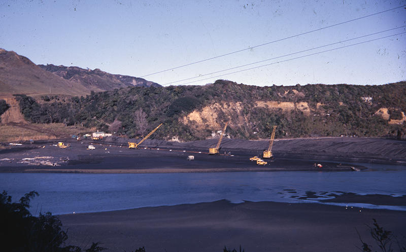 Laying of Kapuni gas pipeline, Tongaporutu - Puke Ariki
