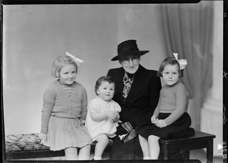 Lawn, Family - Puke Ariki